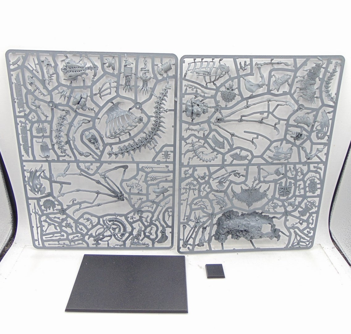 Tomb King / Liche Priest on Necrolith Bone Dragon – The Troll Trader